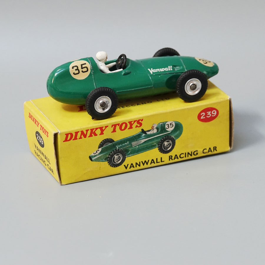 Dinky 239 Vanwall racing car white driver chrome hubs - Die Cast Models ...