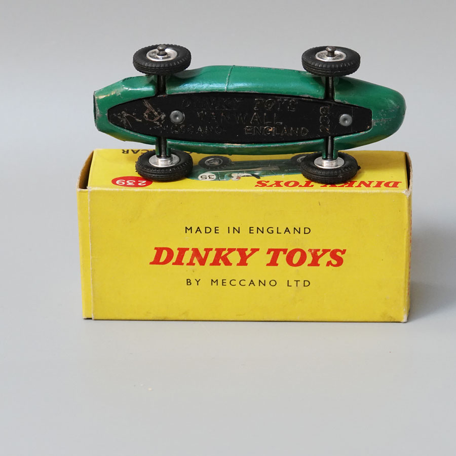 Dinky 239 Vanwall racing car white driver chrome hubs - Die Cast Models ...