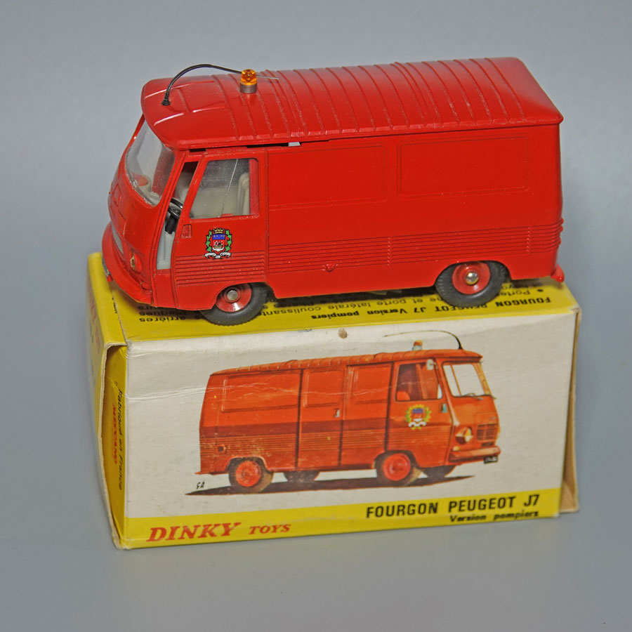 Dinky 570 P Fourgon Peugeot J7 POMPIERS - Die Cast Models 4 You