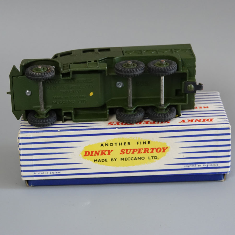 Dinky 689 Medium Artillery Tractor matte military green - Die Cast ...